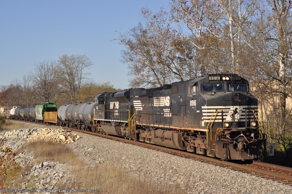 NS 8916 On NS 143 Eastbound